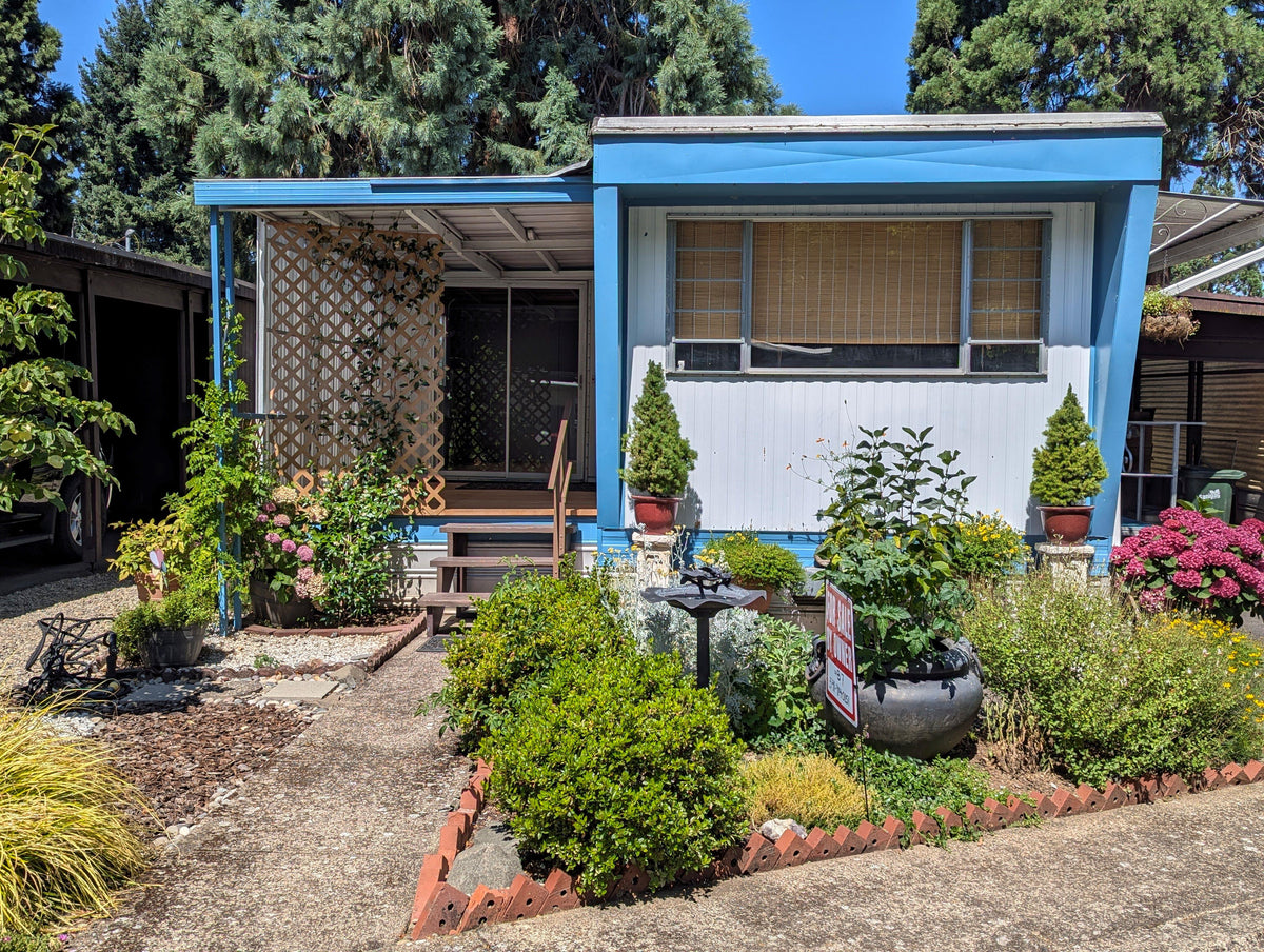 Midway Manor Sp. #B7 STUNNING HOME! – Commonwealth Real Estate Services